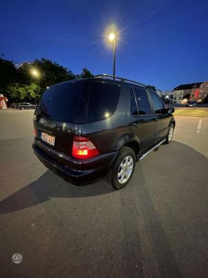Melns Mercedes-Benz ML 270 2001 Kauņa, ar dzinēja tilpumu 2.69 L un nobraukumu 296 tūkst. km par 3800 €, foto 23 vietnē AUTOMOTO.COM.LV