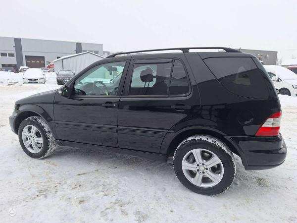 Black Mercedes-Benz ML 270 2002 in Jonava, with an engine capacity of 2.70 L and mileage of 300 thousand km for 3250 €, photo 4 on AUTOMOTO.COM.LV
