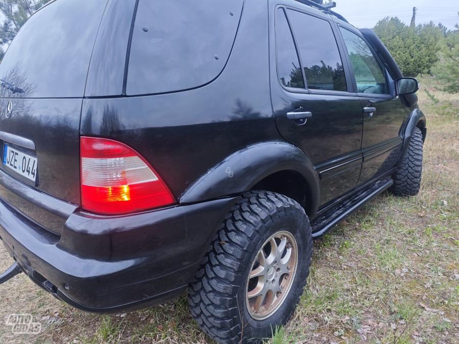 Melns Mercedes-Benz ML 270 2002 Viļņa, ar dzinēja tilpumu 2.70 L un nobraukumu 281 tūkst. km par 4300 €, foto 3 vietnē AUTOMOTO.COM.LV