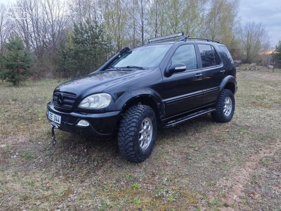 Black Mercedes-Benz ML 270 2002 in Vilnius, with an engine capacity of 2.70 L and mileage of 250 thousand km for 3700 €, photo 1 on AUTOMOTO.COM.LV