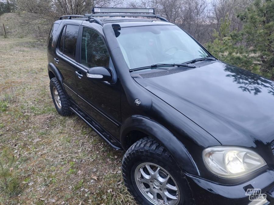 Black Mercedes-Benz ML 270 2002 in Vilnius, with an engine capacity of 2.70 L and mileage of 250 thousand km for 3700 €, photo 5 on AUTOMOTO.COM.LV