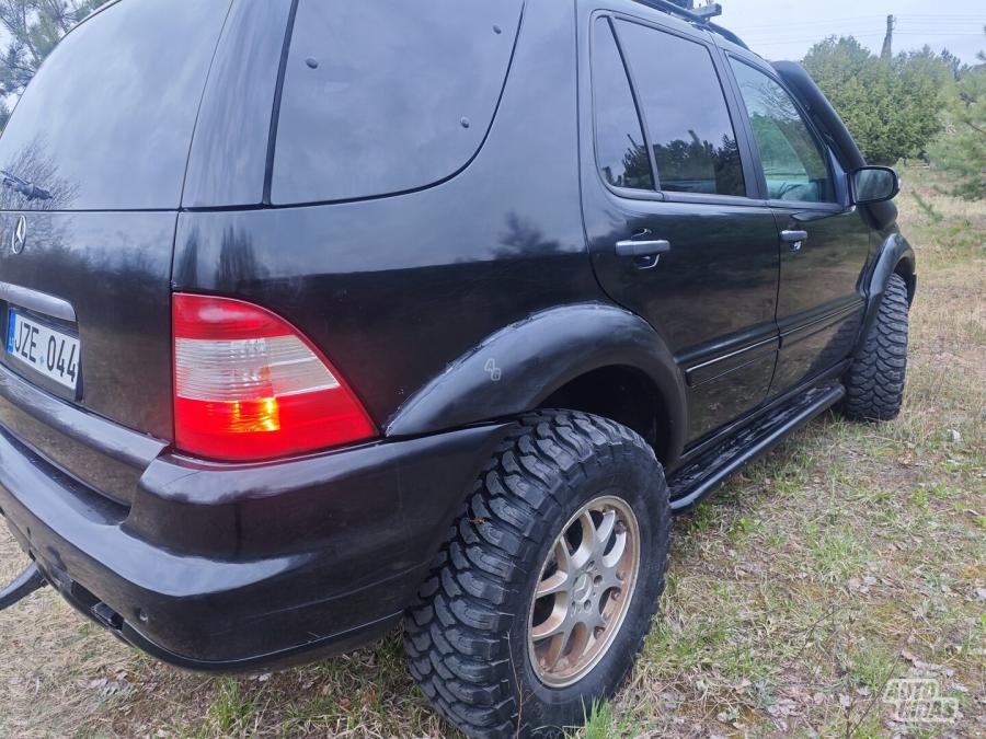 Black Mercedes-Benz ML 270 2002 in Vilnius, with an engine capacity of 2.70 L and mileage of 250 thousand km for 3700 €, photo 8 on AUTOMOTO.COM.LV