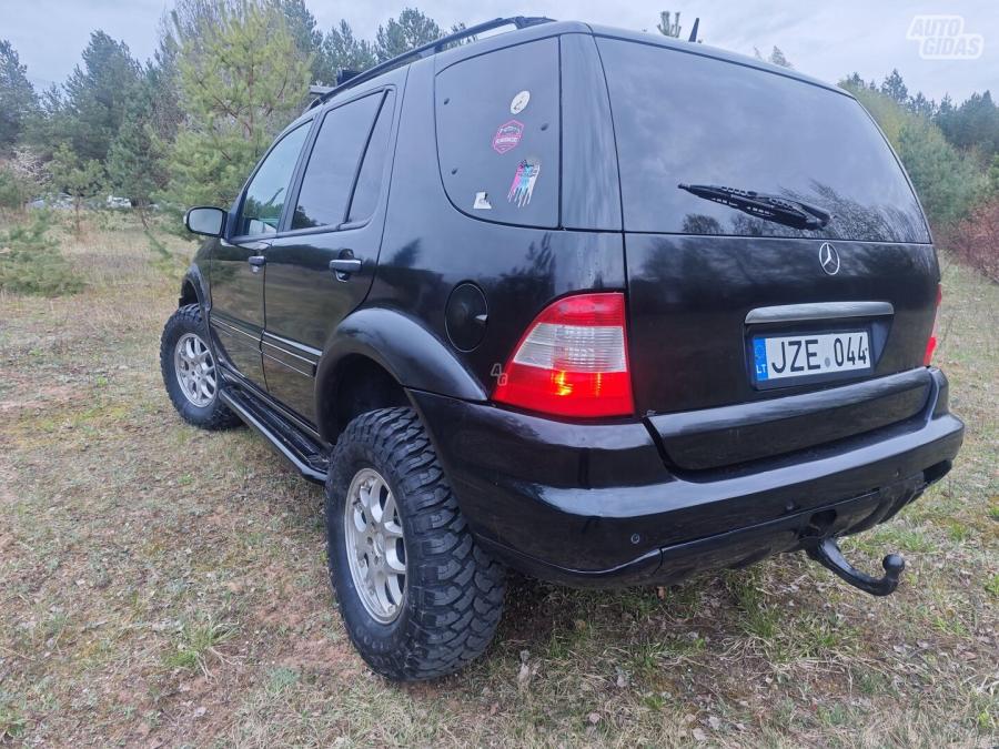 Black Mercedes-Benz ML 270 2002 in Vilnius, with an engine capacity of 2.70 L and mileage of 250 thousand km for 3700 €, photo 10 on AUTOMOTO.COM.LV