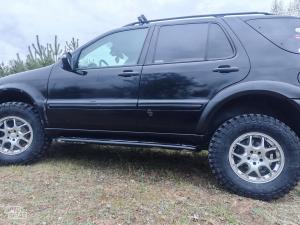 Black Mercedes-Benz ML 270 2002 in Vilnius, with an engine capacity of 2.70 L and mileage of 250 thousand km for 3700 €, photo 14 on AUTOMOTO.COM.LV