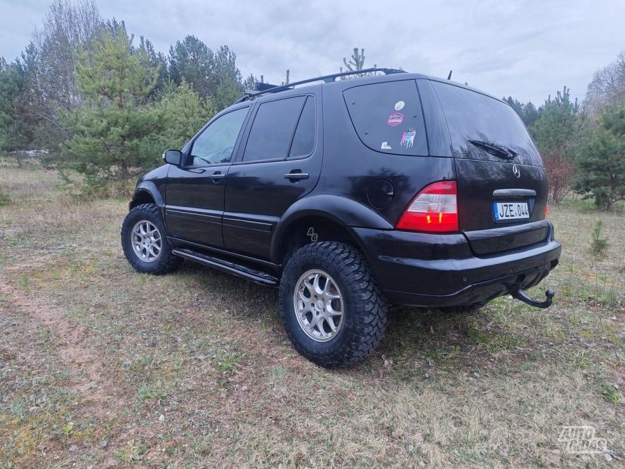 Black Mercedes-Benz ML 270 2002 in Vilnius, with an engine capacity of 2.70 L and mileage of 250 thousand km for 3700 €, photo 15 on AUTOMOTO.COM.LV