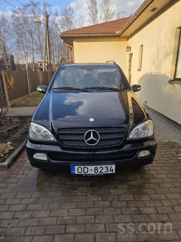 Melns Mercedes-Benz ML 270 2002 Rīga, ar dzinēja tilpumu 2.70 L un nobraukumu 420 tūkst. km par 2450 €, foto 1 vietnē AUTOMOTO.COM.LV