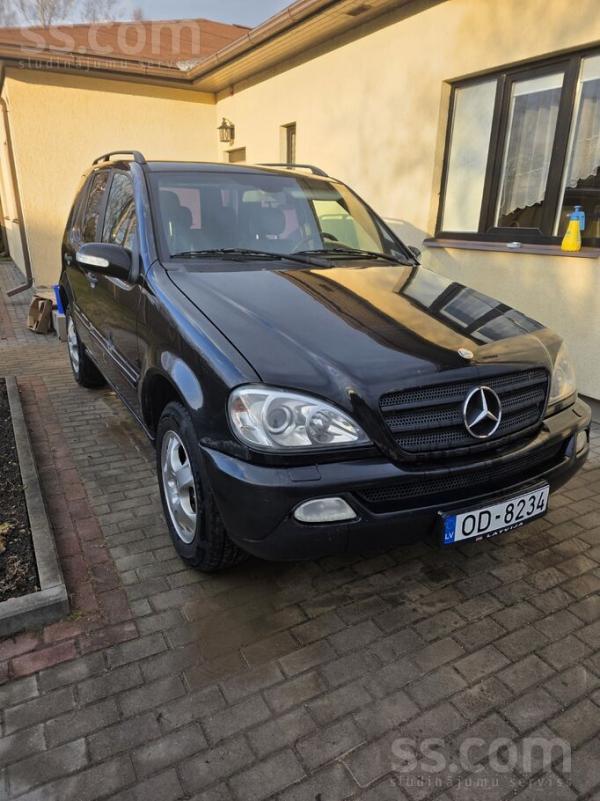 Melns Mercedes-Benz ML 270 2002 Rīga, ar dzinēja tilpumu 2.70 L un nobraukumu 420 tūkst. km par 2450 €, foto 3 vietnē AUTOMOTO.COM.LV