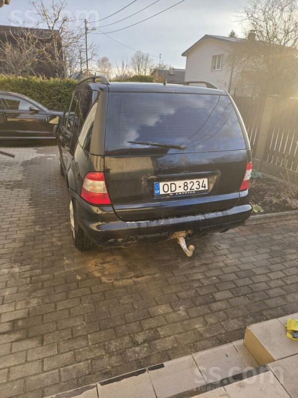 Melns Mercedes-Benz ML 270 2002 Rīga, ar dzinēja tilpumu 2.70 L un nobraukumu 420 tūkst. km par 2450 €, foto 4 vietnē AUTOMOTO.COM.LV
