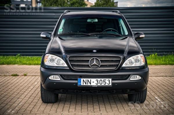 Black Mercedes-Benz ML 270 2002 in Riga, with an engine capacity of 2.70 L and mileage of 353 thousand km for 1990 €, photo 2 on AUTOMOTO.COM.LV