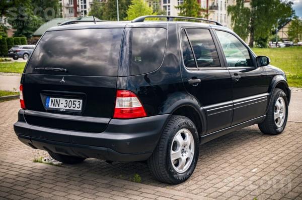 Black Mercedes-Benz ML 270 2002 in Riga, with an engine capacity of 2.70 L and mileage of 353 thousand km for 1990 €, photo 4 on AUTOMOTO.COM.LV