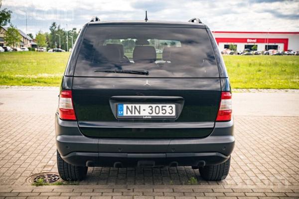 Black Mercedes-Benz ML 270 2002 in Riga, with an engine capacity of 2.70 L and mileage of 353 thousand km for 1990 €, photo 5 on AUTOMOTO.COM.LV