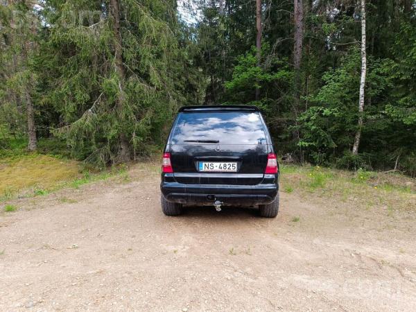 Черный Мерседес МЛ 270 2002 в Даугавпилс, объемом двигателя 2.70 л и пробегом 313 тыс. км за 2850 €, фото 4 на AUTOMOTO.COM.LV