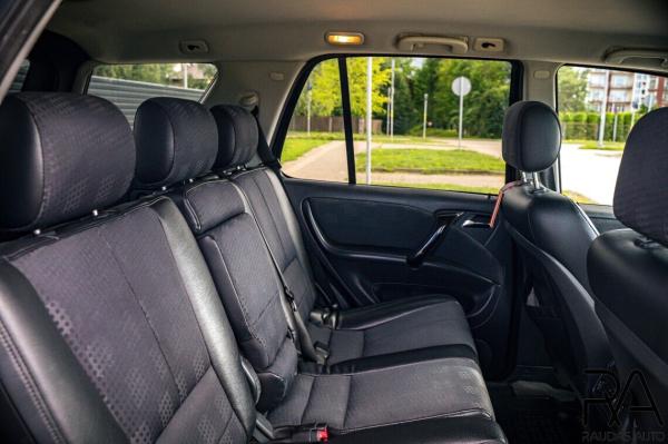 Black Mercedes-Benz ML 270 2002 in Riga, with an engine capacity of 2.70 L and mileage of 353 thousand km for 1990 €, photo 9 on AUTOMOTO.COM.LV