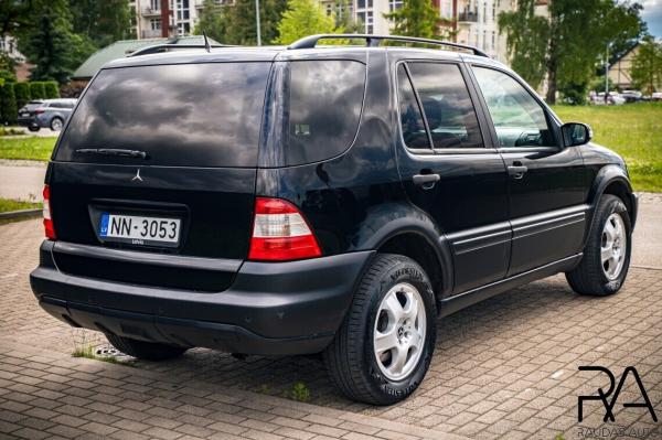 Melns Mercedes-Benz ML 270 2002 Rīga, ar dzinēja tilpumu 2.70 L un nobraukumu 353 tūkst. km par 1990 €, foto 4 vietnē AUTOMOTO.COM.LV