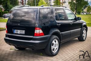 Black Mercedes-Benz ML 270 2002 in Riga, with an engine capacity of 2.70 L and mileage of 353 thousand km for 1990 €, photo 5 on AUTOMOTO.COM.LV