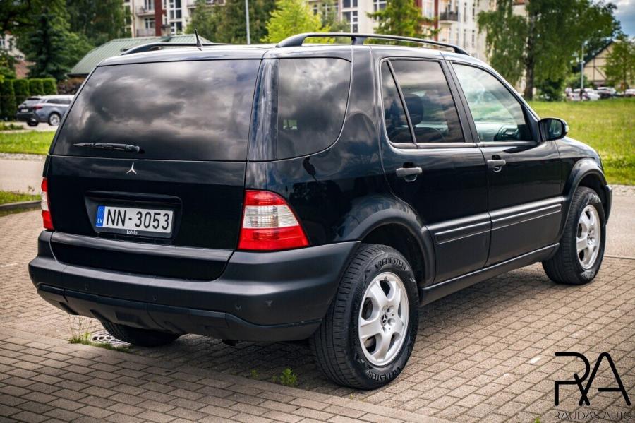 Black Mercedes-Benz ML 270 2002 in Riga, with an engine capacity of 2.70 L and mileage of 353 thousand km for 1990 €, photo 5 on AUTOMOTO.COM.LV