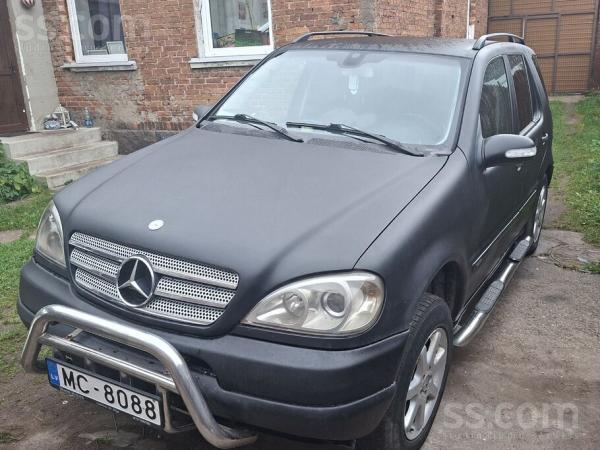 Черный Мерседес МЛ 270 2002 в Даугавпилс, объемом двигателя 2.70 л и пробегом 420 тыс. км за 2300 €, фото 3 на AUTOMOTO.COM.LV