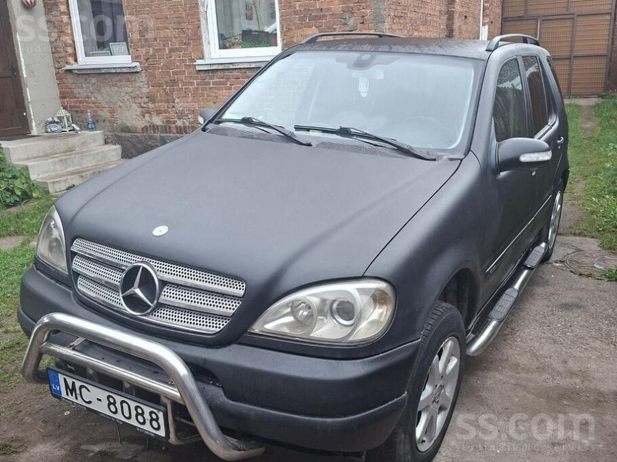 Черный Мерседес МЛ 270 2002 в Даугавпилс, объемом двигателя 2.70 л и пробегом 420 тыс. км за 2300 €, фото 3 на AUTOMOTO.COM.LV