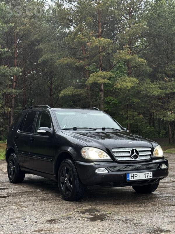 Black Mercedes-Benz ML 270 2003 in Liepaja, with an engine capacity of 2.70 L and mileage of 223 thousand km for 5000 €, photo 2 on AUTOMOTO.COM.LV