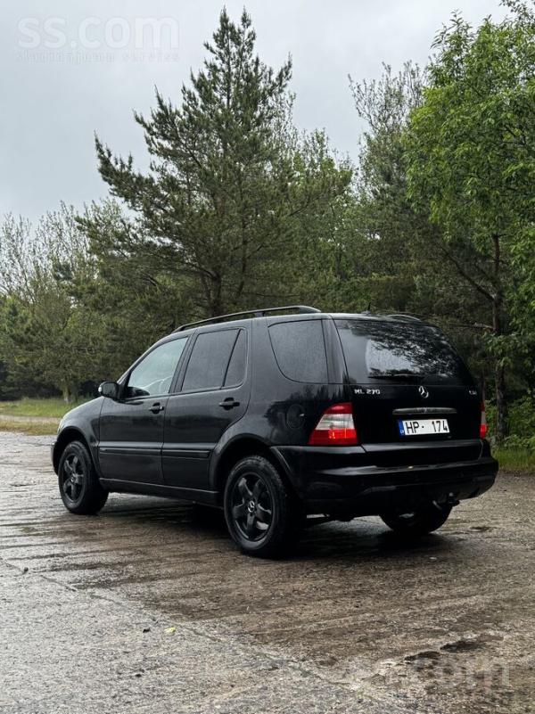 Black Mercedes-Benz ML 270 2003 in Liepaja, with an engine capacity of 2.70 L and mileage of 223 thousand km for 5000 €, photo 3 on AUTOMOTO.COM.LV