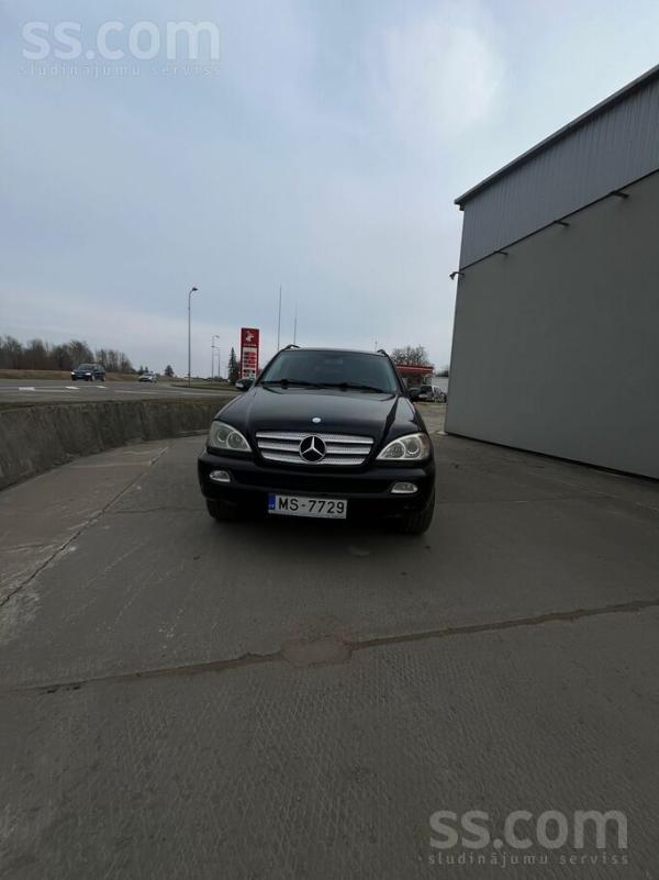 Melns Mercedes-Benz ML 270 2003 Jēkabpils, ar dzinēja tilpumu 2.70 L un nobraukumu 244 tūkst. km par 3000 €, foto 1 vietnē AUTOMOTO.COM.LV