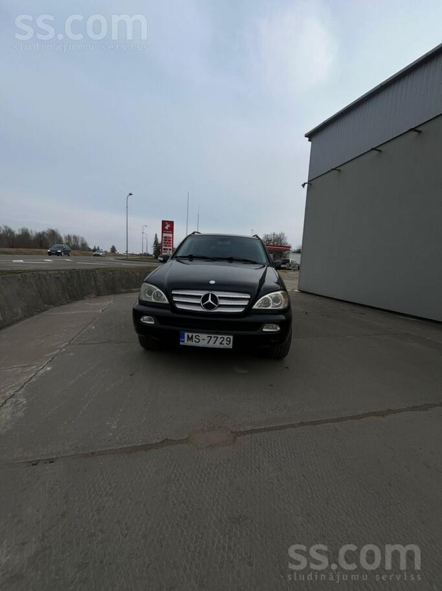 Черный Мерседес МЛ 270 2003 в Екабпилс, объемом двигателя 2.70 л и пробегом 244 тыс. км за 3000 €, фото 1 на AUTOMOTO.COM.LV