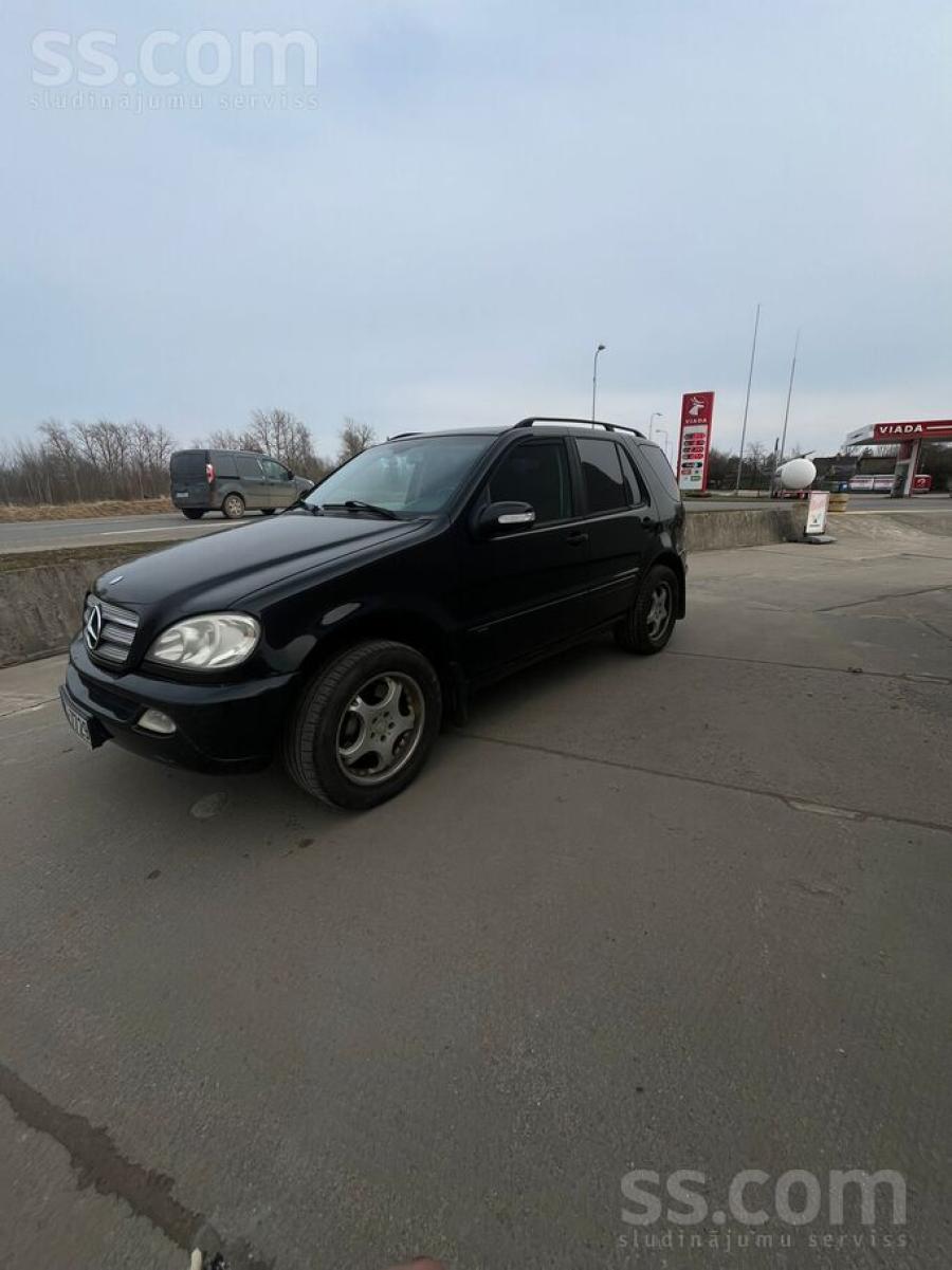 Черный Мерседес МЛ 270 2003 в Екабпилс, объемом двигателя 2.70 л и пробегом 244 тыс. км за 3000 €, фото 3 на AUTOMOTO.COM.LV