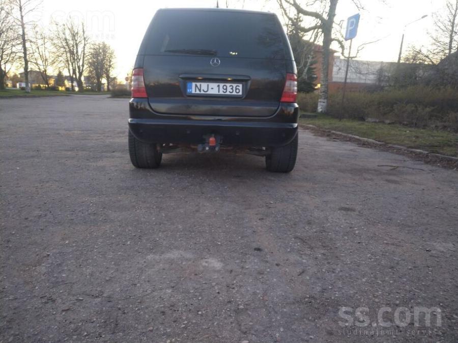 Melns Mercedes-Benz ML 270 2003 Liepāja, ar dzinēja tilpumu 2.70 L un nobraukumu 300 tūkst. km par 2500 €, foto 3 vietnē AUTOMOTO.COM.LV