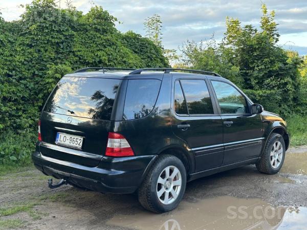 Melns Mercedes-Benz ML 270 2003 Rēzekne, ar dzinēja tilpumu 2.70 L un nobraukumu 303 tūkst. km par 2650 €, foto 3 vietnē AUTOMOTO.COM.LV
