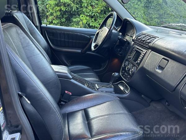 Melns Mercedes-Benz ML 270 2003 Rēzekne, ar dzinēja tilpumu 2.70 L un nobraukumu 303 tūkst. km par 2650 €, foto 8 vietnē AUTOMOTO.COM.LV