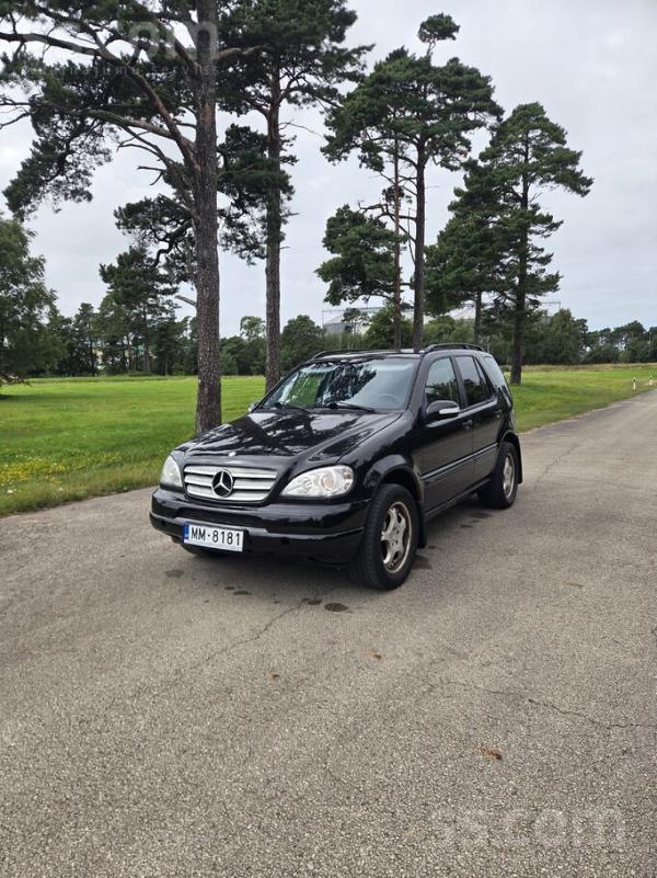 Black Mercedes-Benz ML 270 2003 in Ventspils, with an engine capacity of 2.70 L and mileage of 251 thousand km for 2500 €, photo 1 on AUTOMOTO.COM.LV