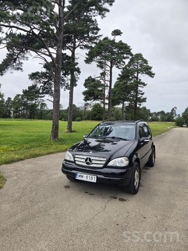 Black Mercedes-Benz ML 270 2003 in Ventspils, with an engine capacity of 2.70 L and mileage of 251 thousand km for 2500 €, photo 3 on AUTOMOTO.COM.LV