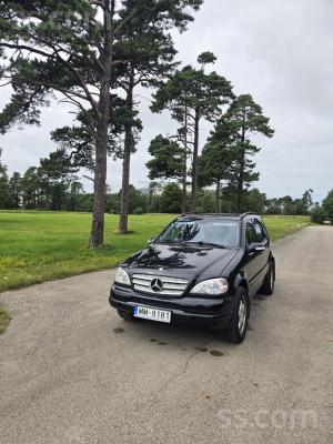 Melns Mercedes-Benz ML 270 2003 Ventspils, ar dzinēja tilpumu 2.70 L un nobraukumu 251 tūkst. km par 2500 €, foto 4 vietnē AUTOMOTO.COM.LV