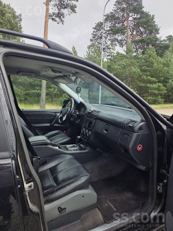 Black Mercedes-Benz ML 270 2003 in Ventspils, with an engine capacity of 2.70 L and mileage of 251 thousand km for 2500 €, photo 4 on AUTOMOTO.COM.LV