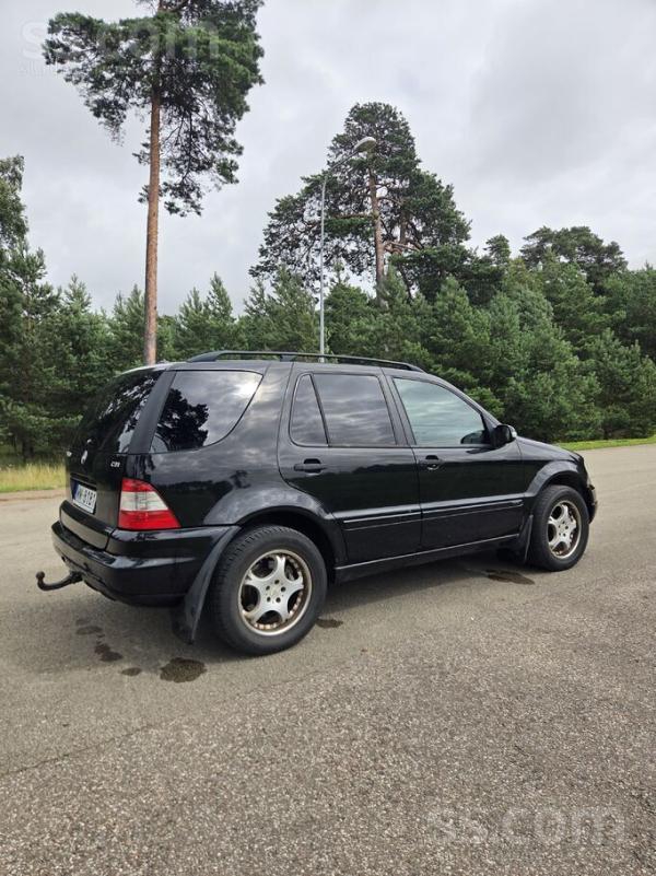 Black Mercedes-Benz ML 270 2003 in Ventspils, with an engine capacity of 2.70 L and mileage of 251 thousand km for 2500 €, photo 5 on AUTOMOTO.COM.LV