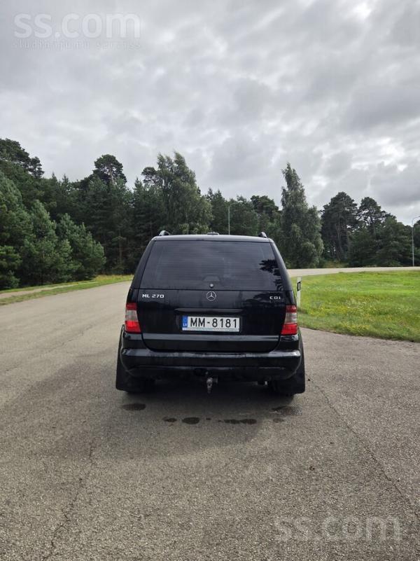 Black Mercedes-Benz ML 270 2003 in Ventspils, with an engine capacity of 2.70 L and mileage of 251 thousand km for 2500 €, photo 6 on AUTOMOTO.COM.LV
