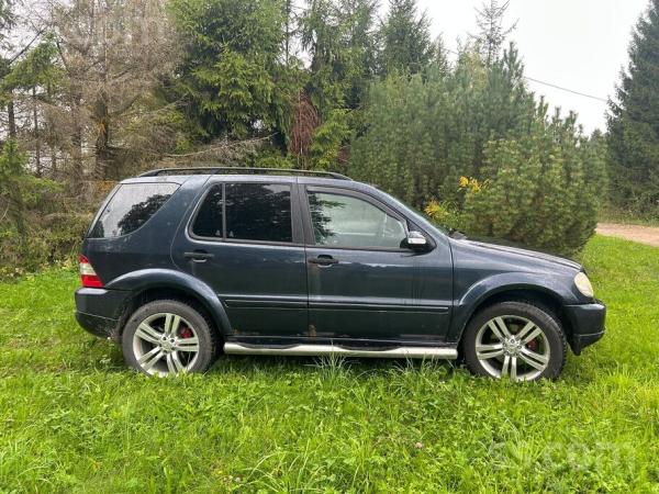 Melns Mercedes-Benz ML 270 2003 Jelgava, ar dzinēja tilpumu 2.70 L un nobraukumu 402 tūkst. km par 3500 €, foto 1 vietnē AUTOMOTO.COM.LV