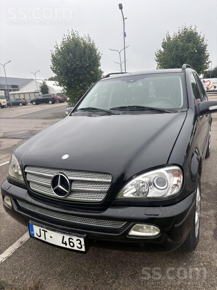 Black Mercedes-Benz ML 270 2003 in Riga, with an engine capacity of 2.70 L and mileage of 340 thousand km for 2050 €, photo 1 on AUTOMOTO.COM.LV