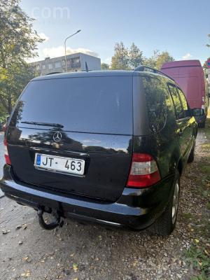 Black Mercedes-Benz ML 270 2003 in Riga, with an engine capacity of 2.70 L and mileage of 340 thousand km for 2050 €, photo 4 on AUTOMOTO.COM.LV