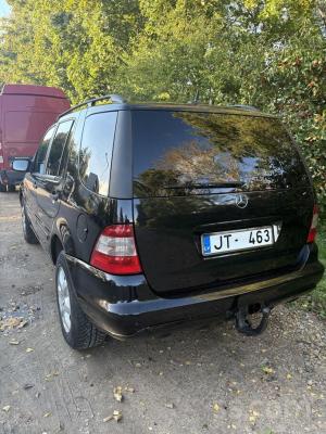 Black Mercedes-Benz ML 270 2003 in Riga, with an engine capacity of 2.70 L and mileage of 340 thousand km for 2050 €, photo 5 on AUTOMOTO.COM.LV
