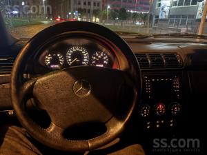 Black Mercedes-Benz ML 270 2003 in Riga, with an engine capacity of 2.70 L and mileage of 340 thousand km for 2050 €, photo 11 on AUTOMOTO.COM.LV