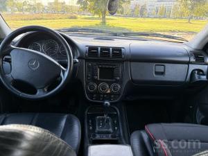 Black Mercedes-Benz ML 270 2003 in Riga, with an engine capacity of 2.70 L and mileage of 340 thousand km for 2050 €, photo 12 on AUTOMOTO.COM.LV