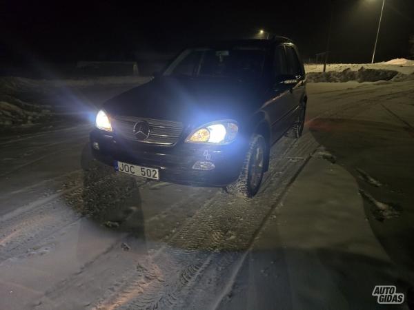 Melns Mercedes-Benz ML 270 2004 Telšiai, ar dzinēja tilpumu 2.70 L un nobraukumu 361 tūkst. km par 2850 €, foto 9 vietnē AUTOMOTO.COM.LV