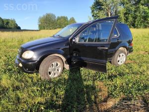 Melns Mercedes-Benz ML 270 2004 Rēzekne, ar dzinēja tilpumu 2.70 L un nobraukumu 277 tūkst. km par 2700 €, foto  vietnē AUTOMOTO.COM.LV