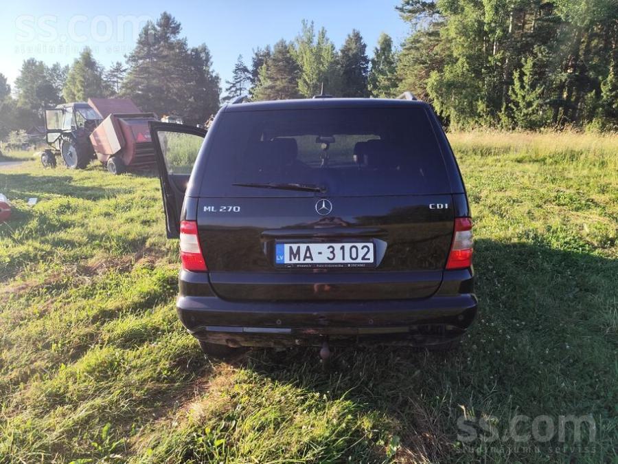 Melns Mercedes-Benz ML 270 2004 Rēzekne, ar dzinēja tilpumu 2.70 L un nobraukumu 277 tūkst. km par 2700 €, foto 5 vietnē AUTOMOTO.COM.LV