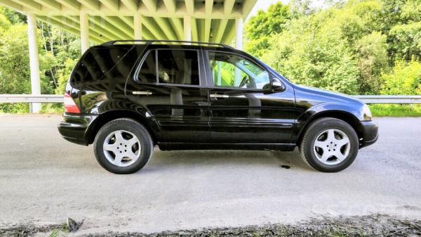 Melns Mercedes-Benz ML 270 2004 Ludza, ar dzinēja tilpumu 2.70 L un nobraukumu 283 tūkst. km par 4600 €, foto 6 vietnē AUTOMOTO.COM.LV