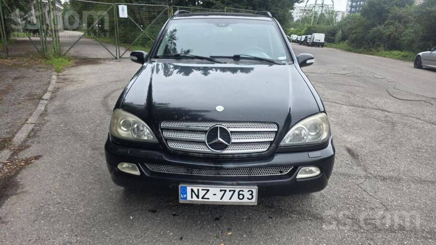 Melns Mercedes-Benz ML 270 2004 Rīga, ar dzinēja tilpumu 2.70 L un nobraukumu 292 tūkst. km par 2800 €, foto 1 vietnē AUTOMOTO.COM.LV