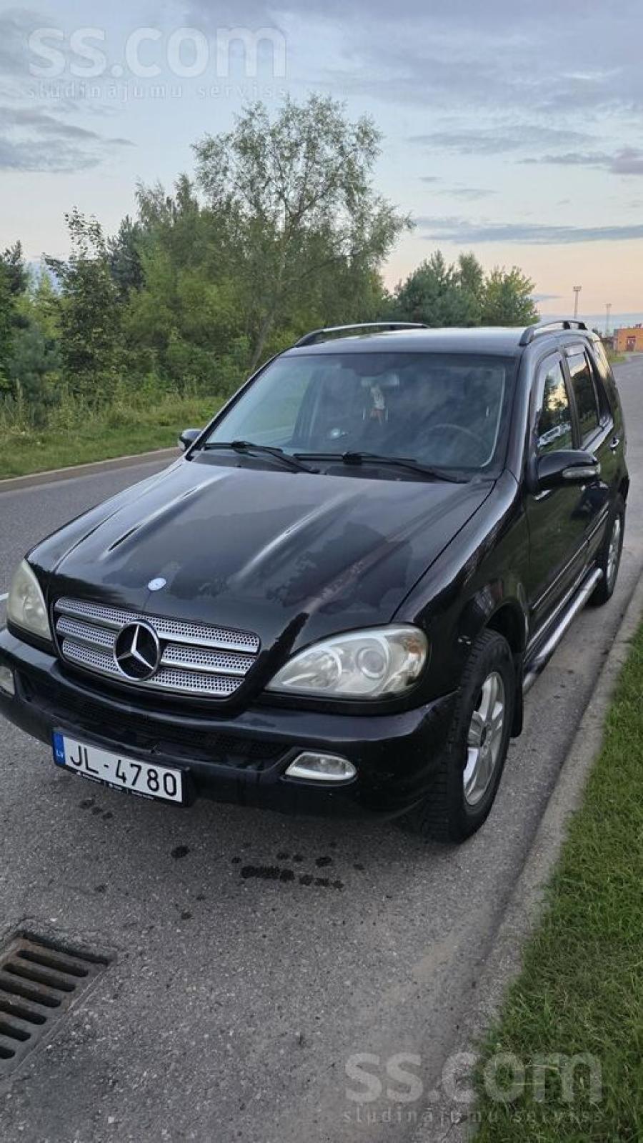 Melns Mercedes-Benz ML 270 2004 Daugavpils, ar dzinēja tilpumu 2.70 L un nobraukumu 343 tūkst. km par 2200 €, foto 1 vietnē AUTOMOTO.COM.LV