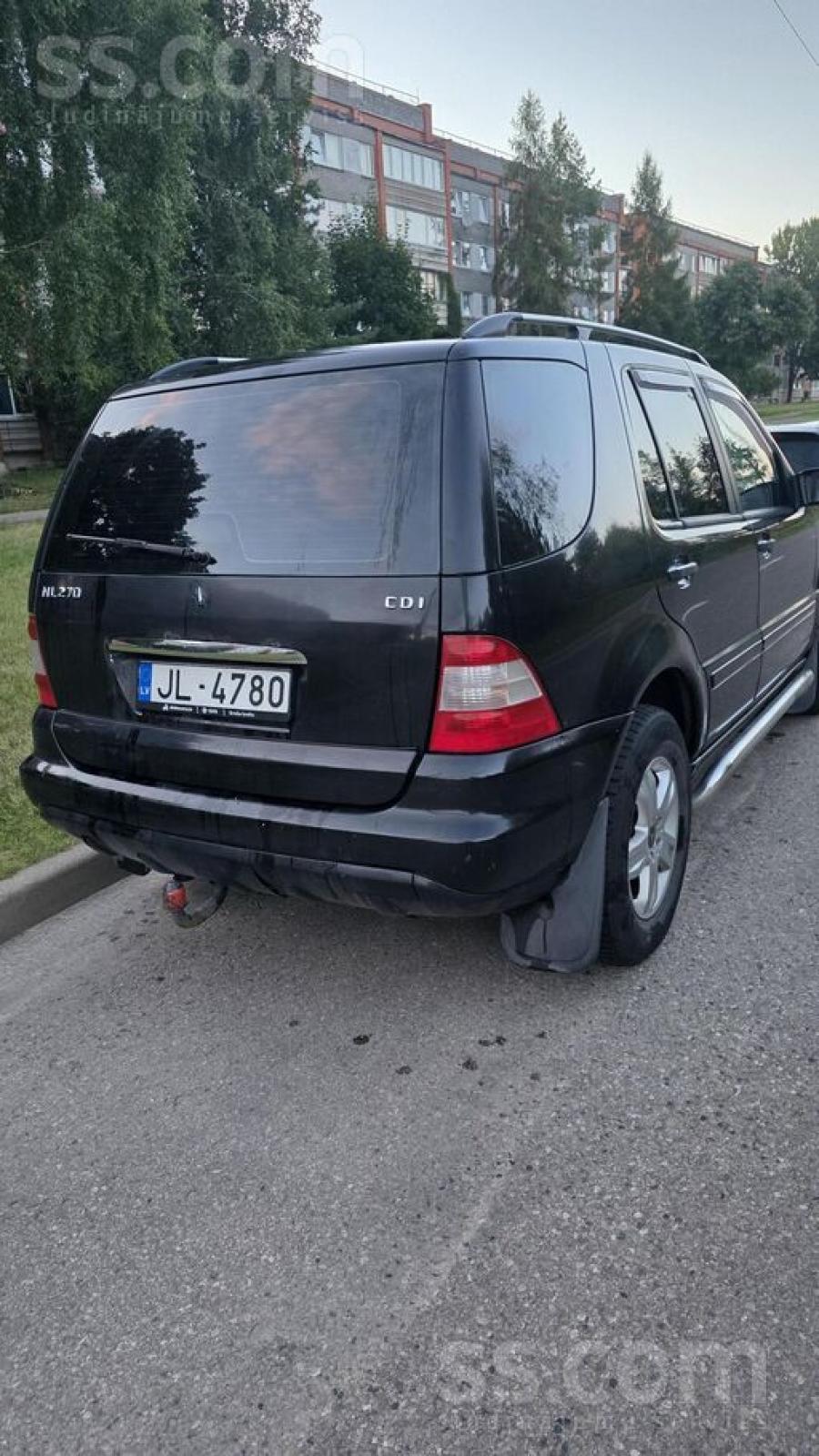 Melns Mercedes-Benz ML 270 2004 Daugavpils, ar dzinēja tilpumu 2.70 L un nobraukumu 343 tūkst. km par 2200 €, foto 4 vietnē AUTOMOTO.COM.LV
