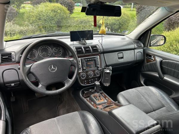 Black Mercedes-Benz ML 270 2005 in Riga, with an engine capacity of 2.70 L and mileage of 360 thousand km for 1850 €, photo 10 on AUTOMOTO.COM.LV